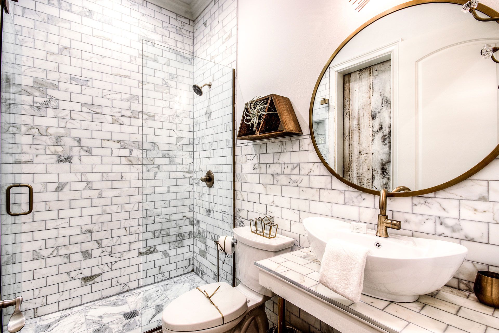 48 Surfer Marble bathroom 30A Seacrest - Sea la vie